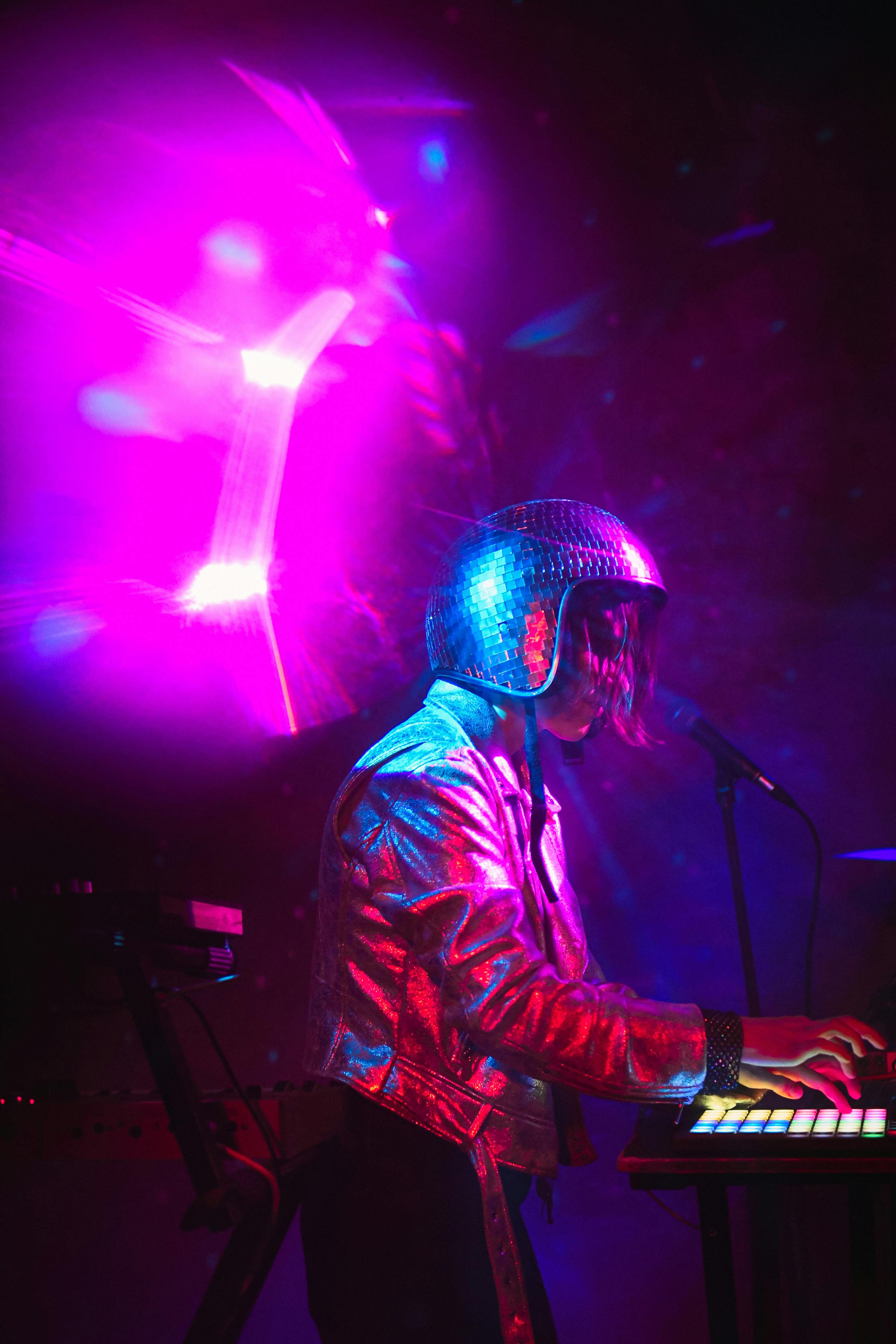 Trans Musicians/Singers and What They Are Wearing – offbinary