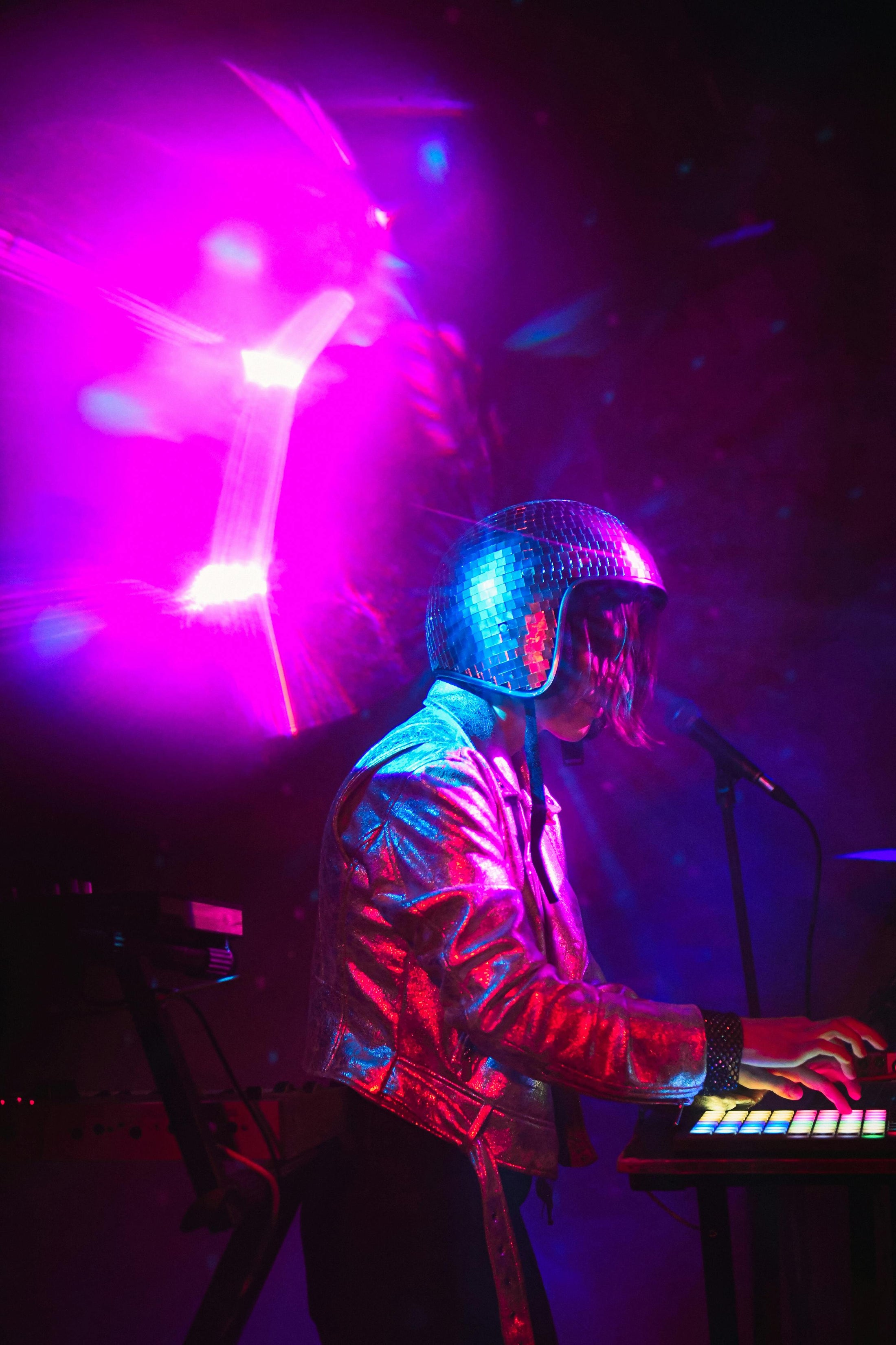 Trans Musicians/Singers and What They Are Wearing – offbinary